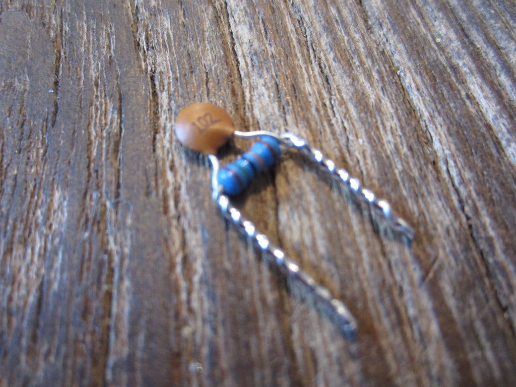 Ceramic Disc Treble Bleed Circuit | .001µF Capacitor & 150 kΩ Resistor ...